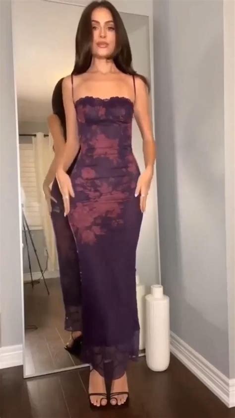 Pin On Tiktoks Video Pretty Prom Dresses Classy Prom Dresses