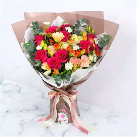 選擇完美的週年禮物花束：揭示結婚週年紀念的花卉象徵 T Flowers Hong Kong
