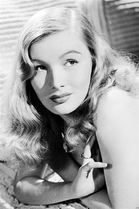 Veronica Lake Here The Forties Film Star With The Trademark ‘peekaboo