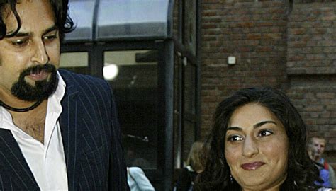 Shabana Løftet En Mulla Og Beveget Et Helt Folk