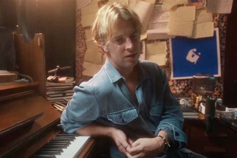Tom Odell Biography • Age • Height • Genre • Artist Profile