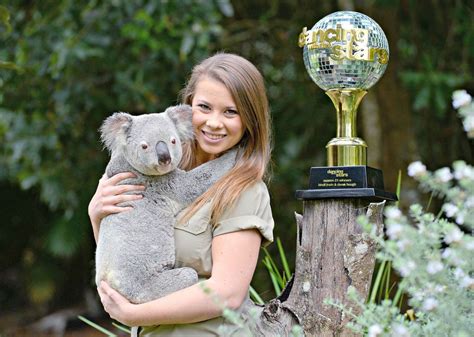 These Photos Of Bindi Irwins Dancing With The Stars Trophy With Zoo