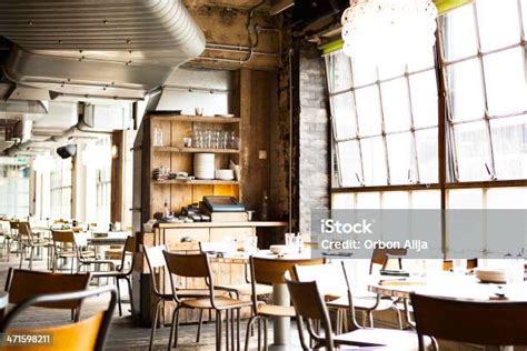 Interior Restoran Dengan Pengaturan Tabel Foto Stok Unduh Gambar Sekarang Rumah Makan