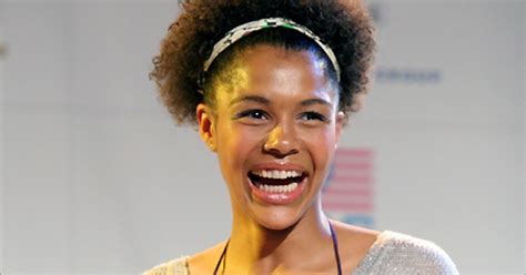 포토엔 한복선물 받은 아요 프랑스 공연은 한복입고 할터