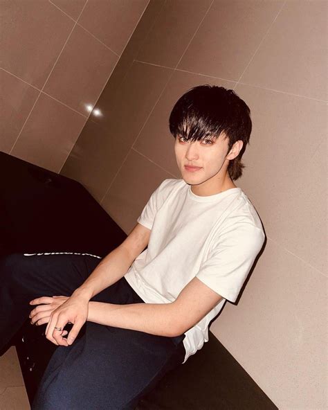 230501 Mark And Renjun Instagram And Twitter Updates With Jaemin And Jisung The Dream Show 2 In