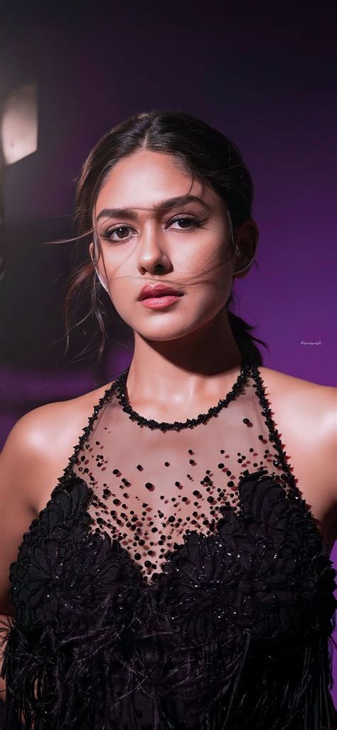 140 Mrunal Tharuk Ideas To Save Today Beautiful Indian Actress Indian Actress Hot Pics