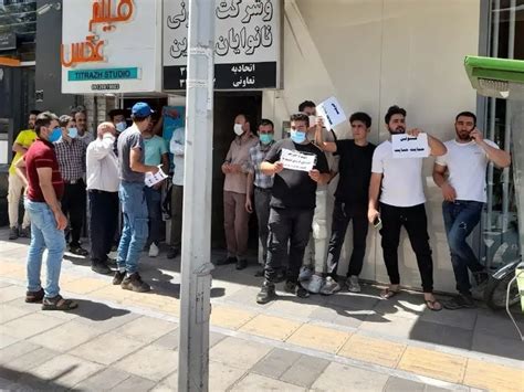 گروهی از نانوایان قزوین مقابل استانداری تجمع اعتراضی برگزار کردند ایران اینترنشنال