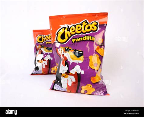 Cheese Flavored Puffed Cornmeal Snak Cheetos Snack De Harina De Maíz Inflada Con Sabor A Queso