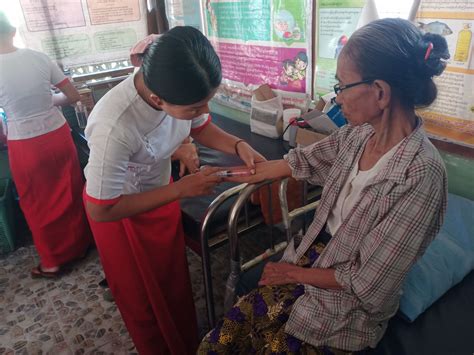 ငါးသိုင်းချောင်းမြို့တွင် အသက်၇၀နှင့်အထက် အဘိုးအဘွားများအား အခမဲ့ကျန