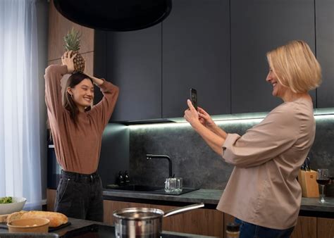 Seitenansicht Junge Und Alte Besties Kostenlose Foto