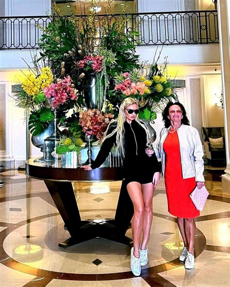 90 Day Fiance Star Natalie Mordovtseva Reunites With Mom In The Us