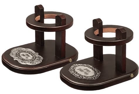 מעמד לבקבוק יין לשבת ויום טוב עץ שילוב לוחית מוכספת מעוצבת כיתוב בורא פרי הגפן