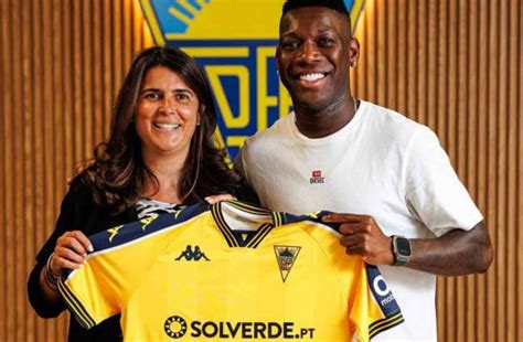 Patrick De Paula Ex Botafogo é O Novo Reforço Do Estoril De Portugal