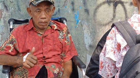 Dewi Sosok Setia Yang Selalu Dampingi Pak Tarno Yang Stroke Setelah