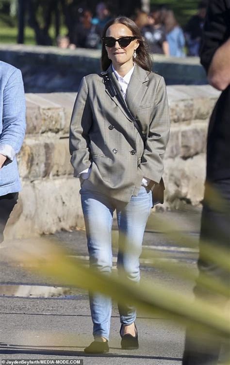 Natalie Portman Is Seen Without Her Wedding Ring As She Returns To