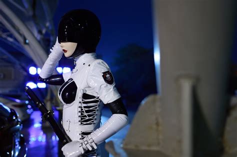 Fang Fan On Twitter 我已抵达目的地，随时可以动手 Kigurumi Latex Latexdoll 歪萌舎 嘉兴约拍