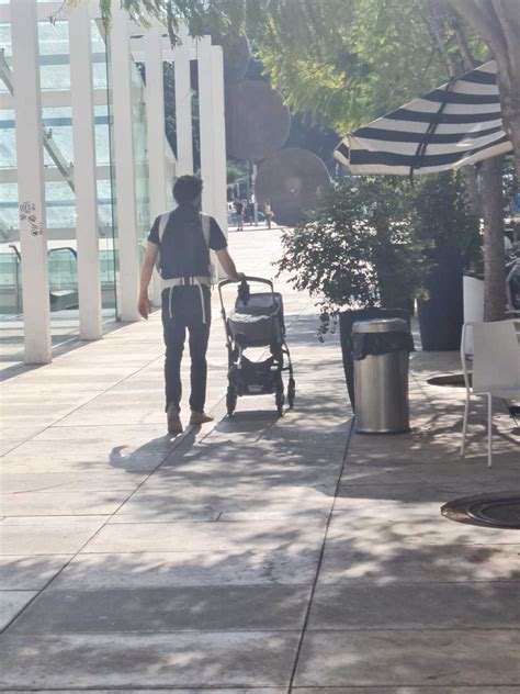 עלה למשמרת תפסנו את יוסי מרשק מדגמן אבהות Tmi