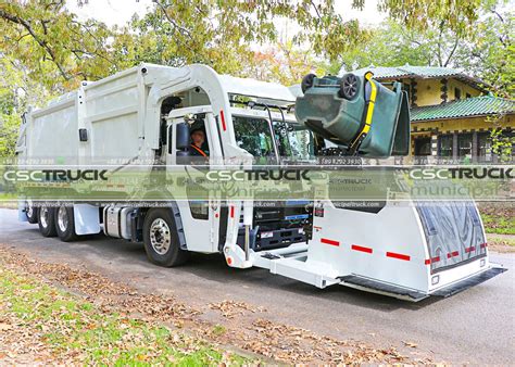 What Is A Front Load Bin Csctruck Municipal Truck