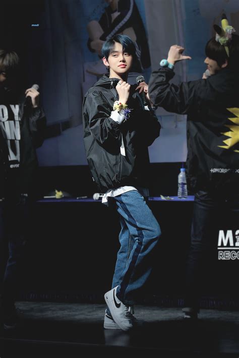 아이돌 이슈 투바투 연준 전신 사진 모음 잘생겼는데 키 크고182cm 다리도 엄청 길어ㅠㅠㅠㅠㅠㅠ Facebook