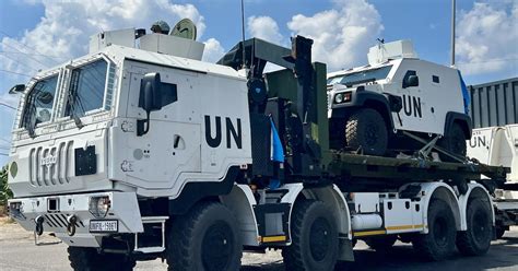 Un Cohete Impacta En Una Base Con Cascos Azules Irlandeses En El Sur