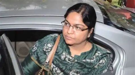Ias Officer Pooja Singhal की रांची में 8277 करोड़ रुपये अब Ed के हवाले