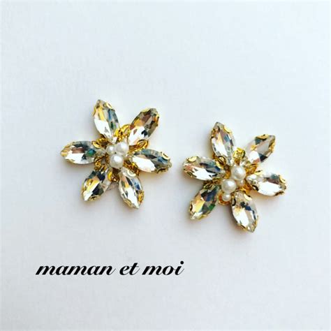 花モチーフ♡ビジューイヤリング イヤリング・ノンホールピアス Maman Et Moi 通販 5570008｜creemaクリーマ