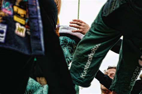 Gallery And Video About 70 000 People Attend The Capping Of Havis Amanda On May Days Eve View