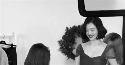 설리 흑백 영상에서도 빛나는 자태 인형인줄