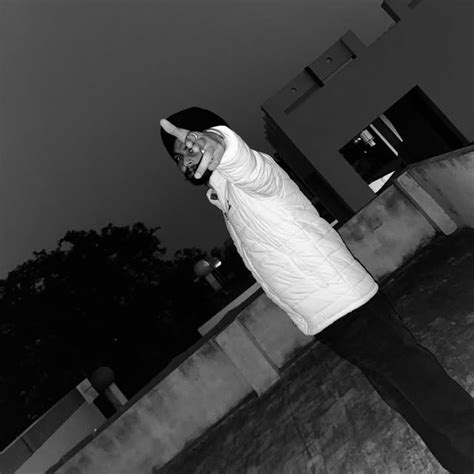 🅰🆁🅰🅽 🄳🄴🄴🄿 Varan Deep • Threads Say More