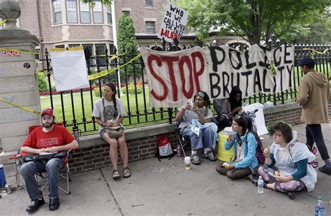 Activists See Racial Profiling In Traffic Stops Of Philando Castile Wsj