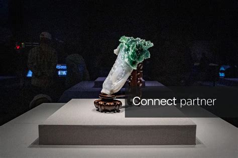 Licensable Picture Museum Goers Admire The Jadeite Cabbage At The