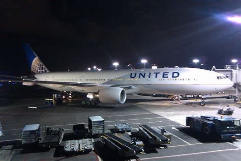 United Airlines Boeing 777 200 In New Livery Click For Larger