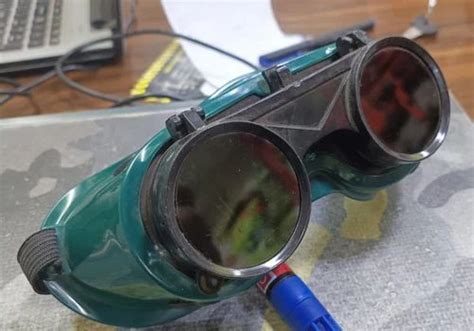 Goggles Welding Flip Up Plastic Eclipse Glasses At Rs 90 Ganesh Peth