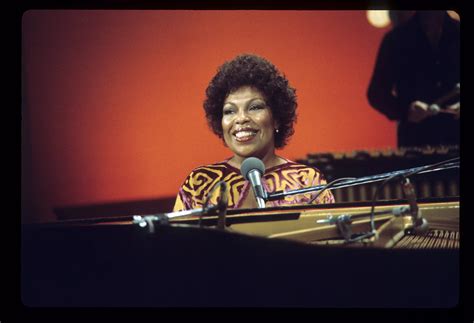Remembering Roberta Flack The Genre Bending Pioneer Who Influenced Generations With Her Song
