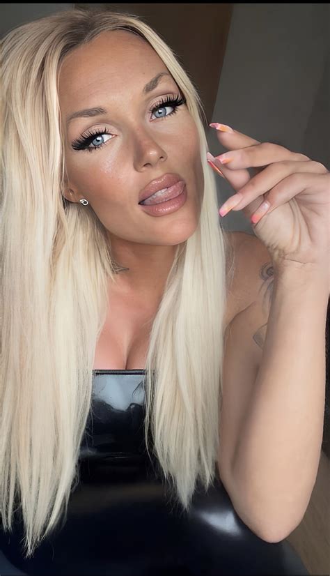 Best 13 Bunnie Xo Looks Completely Different Without Any Makeup Celebs