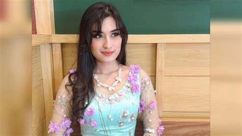 Biodata Dan Agama Angbeen Rishi Artis Cantik Yang Gugat Cerai Adly Fairuz
