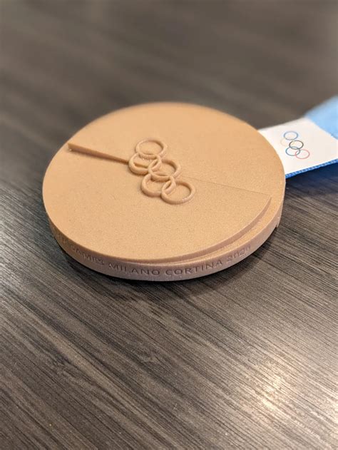 Medalla Olímpica 2026 Juegos De Invierno Milán Cortina Modelo De
