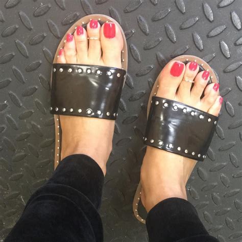 Asian Toes