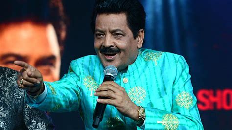 ‘this Is Disgusting Udit Narayan Slammed For Kissing Female Fans At A Concert