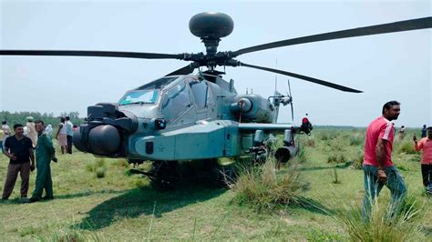 Video Ah 64e Apache Foretar Nødlanding I India Carro E Motos
