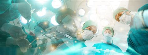 수술 환자와 간호사가 있는 수술 의료 건강 장비 응급 의학 치료 클리닉 개념으로 병원 수술실에서 일하는 전문 외과 의사 팀워크