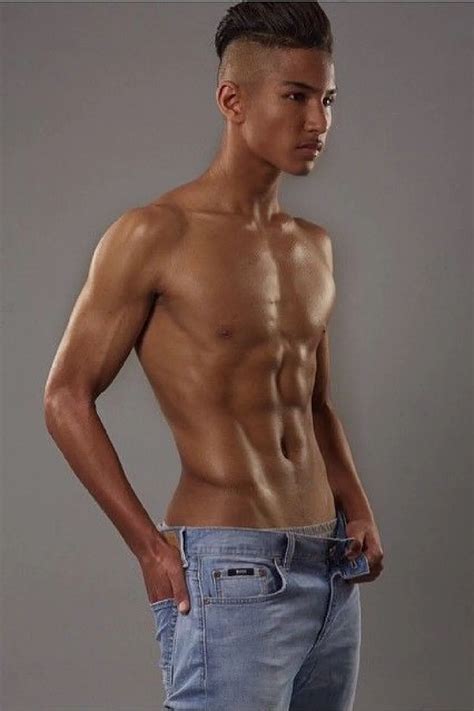 ส่องหุ่นแซ่บเจ้าชายนักบอล ฟาอิค โบลเกียห์