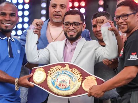 Photos Oscar Collazo Officially Receives His Wbo World Title In Puerto