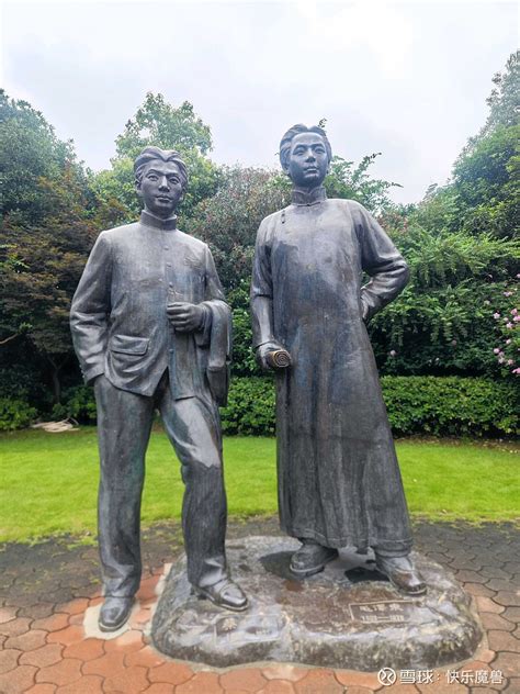 橘子洲头 橘子洲头，好多人来瞻仰毛爷爷，遵义会议后，毛爷爷的思想指引着光明的方向，创业天团取得了巨大的成功。 雪球