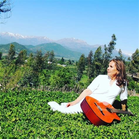 La Cantautora María Angélica Reyes Presenta Su Nuevo Single Ni Una Menos