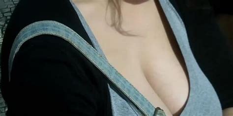 Candid Cleavage Closeup Downblouse
