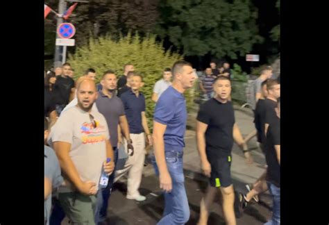 Ktv Andrej Vučić Predvodi Pristalice Sns U Ćacillendu Andrej Vučić Istaknuti Funkcioner