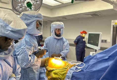 Orthopedic Surgeon Performs First U S Ai Assisted Total Hip