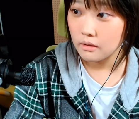 눈두덩이까지 화장 성공한 강소연 ㅋㅋ 치지직 에펨코리아