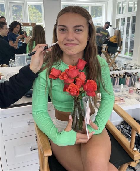 Caitlin Carmichael에 있는 𝐀𝐒𝐇𝐋𝐄𝐘彡🕊·˚⋆ 🖇 ೃ♡님의 핀